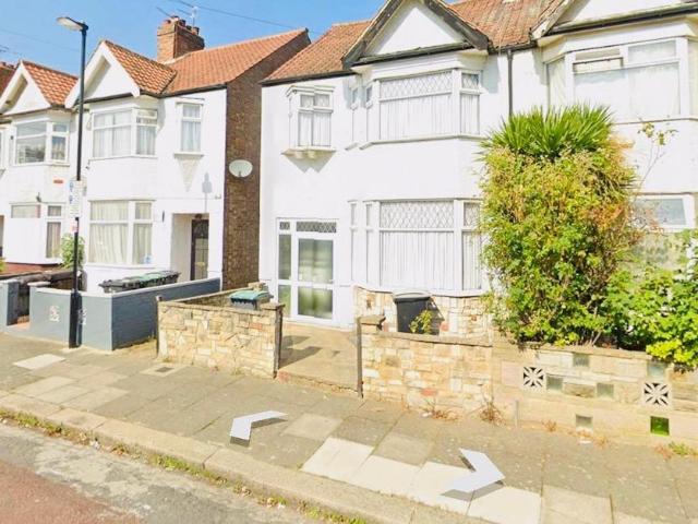 Coniston Road, London N17 3 bed terraced house to rent £2,900 pcm £669 pw