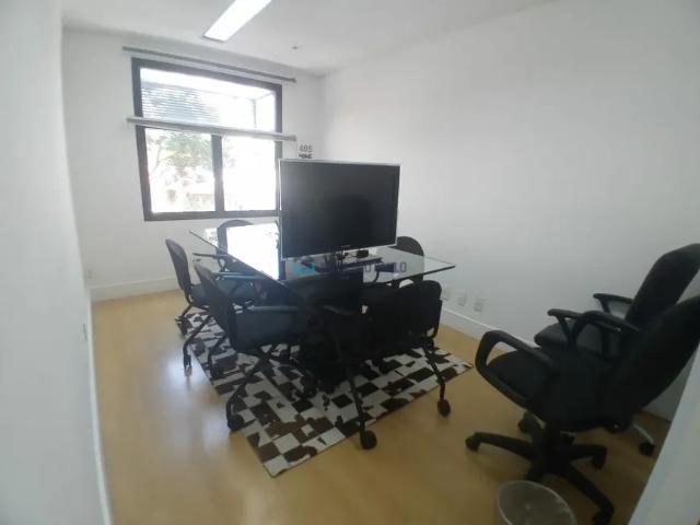 Conj. comercial 40m² contendo 03 salas e 01 banheiro