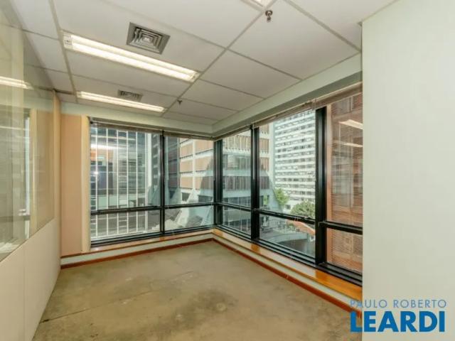 Conj. comercial cerqueira césar sp