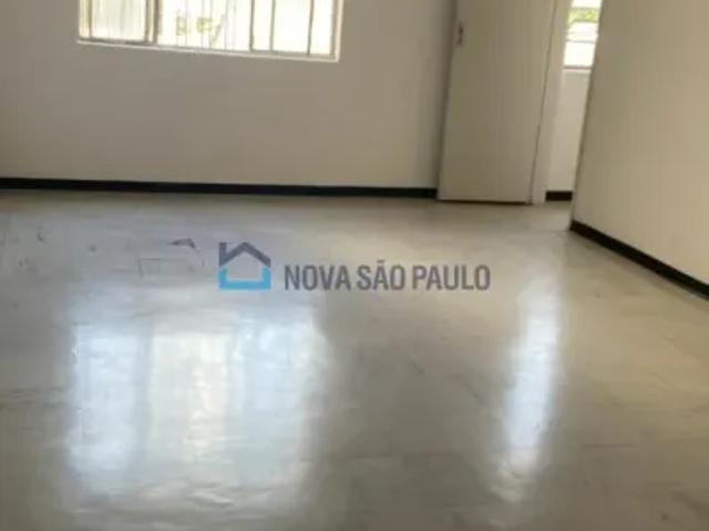 Conj. comercial com 05 salas e 02 banheiros