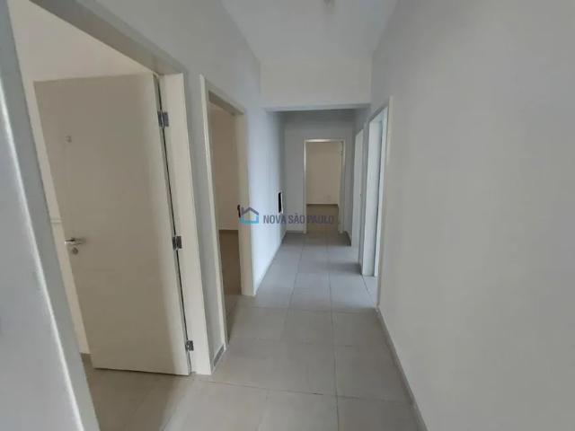 Conj. Comercial com 675m²