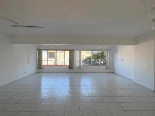 Conj. Comercial / Sala para Locação em Maringá/PR Zona 01