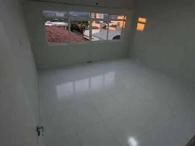 Conj. Comercial / Sala para Locação em Atibaia/SP Centro