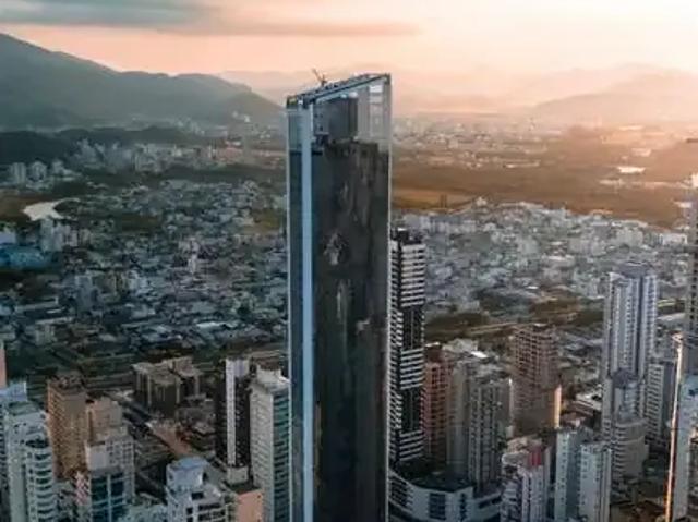 Conj. Comercial / Sala para Locação em Balneário Camboriú/SC Barra Sul 4 Quartos