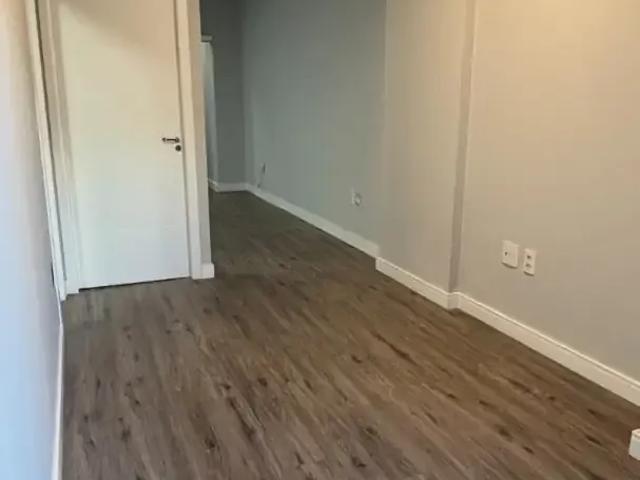 Conj. Comercial / Sala para Locação em Balneário Camboriú/SC Centro