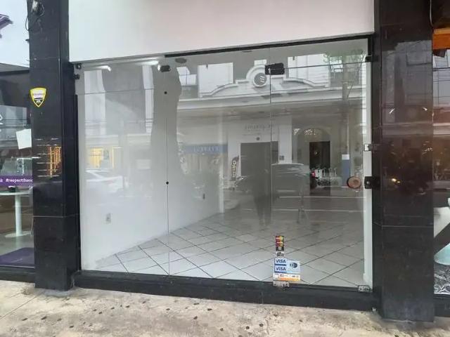 Conj. Comercial / Sala para Locação em Balneário Camboriú/SC Centro