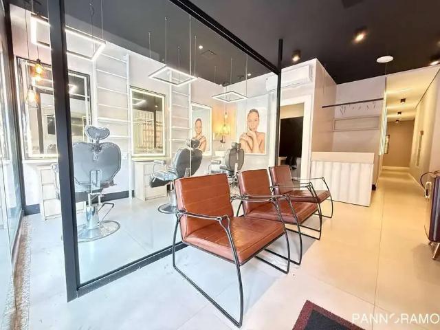Conj. Comercial / Sala para Locação em Balneário Camboriú/SC Centro