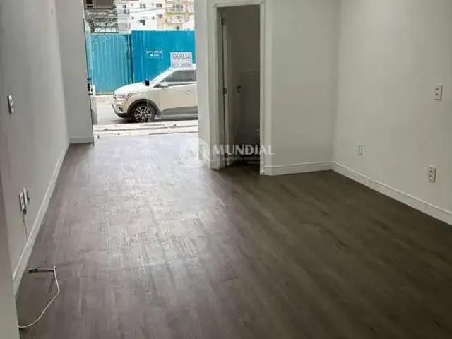 Conj. Comercial / Sala para Locação em Balneário Camboriú/SC Centro