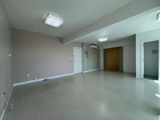 Conj. Comercial / Sala para Locação em Balneário Camboriú/SC Centro