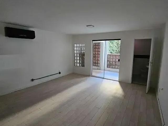 Conj. Comercial / Sala para Locação em Balneário Camboriú/SC Centro 1 Quartos