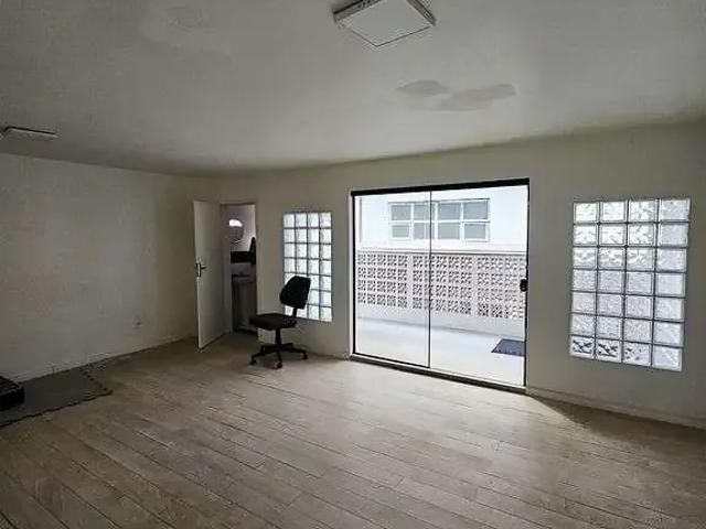 Conj. Comercial / Sala para Locação em Balneário Camboriú/SC Centro 1 Quartos