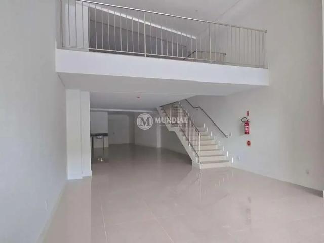 Conj. Comercial / Sala para Locação em Balneário Camboriú/SC Centro
