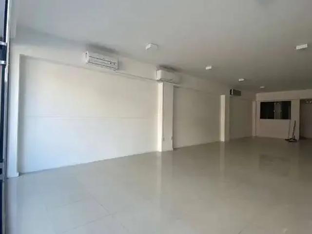 Conj. Comercial / Sala para Locação em Balneário Camboriú/SC Centro