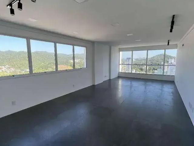 Conj. Comercial / Sala para Locação em Balneário Camboriú/SC Pioneiros