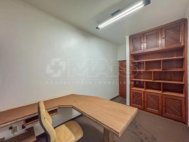 Conj. Comercial / Sala para Locação em Barretos/SP Centro