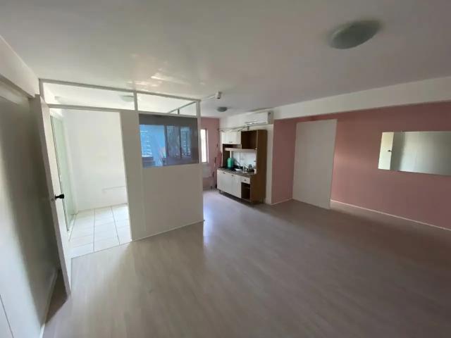 Conj. Comercial / Sala para Locação em Biguaçu/SC Centro