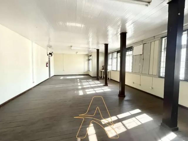 Conj. Comercial / Sala para Locação em Blumenau/SC Centro