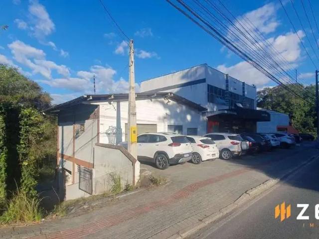 Conj. Comercial / Sala para Locação em Blumenau/SC Salto