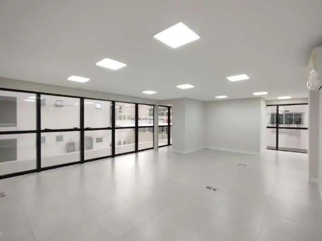 Conj. Comercial / Sala para Locação em Curitiba/PR Centro Cívico