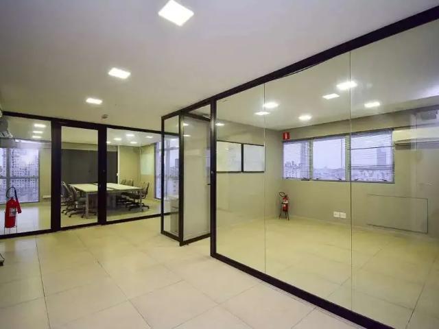 Conj. Comercial / Sala para Locação em Curitiba/PR Centro Cívico