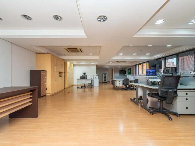 Conj. Comercial / Sala para Locação em Curitiba/PR Centro