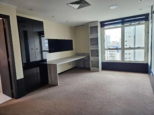 Conj. Comercial / Sala para Locação em Curitiba/PR Centro