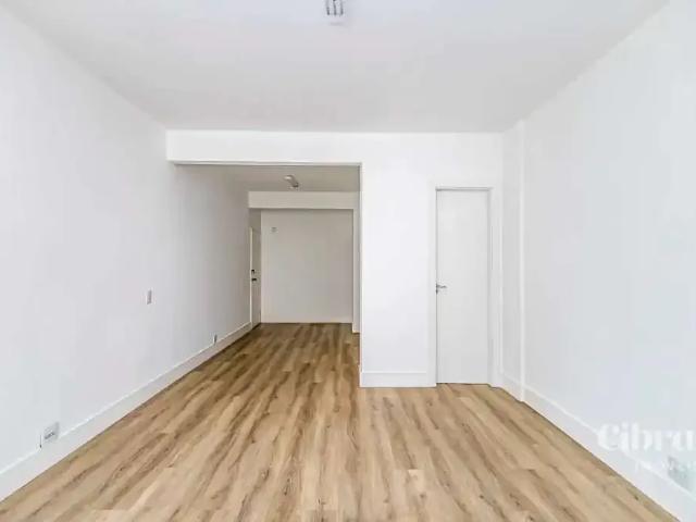 Conj. Comercial / Sala para Locação em Curitiba/PR Centro