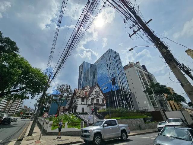 Conj. Comercial / Sala para Locação em Curitiba/PR Batel