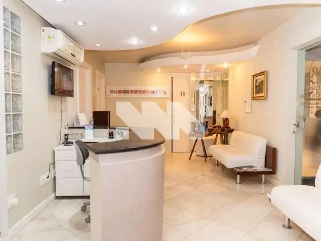 Conj. Comercial / Sala para Locação em Curitiba/PR Batel