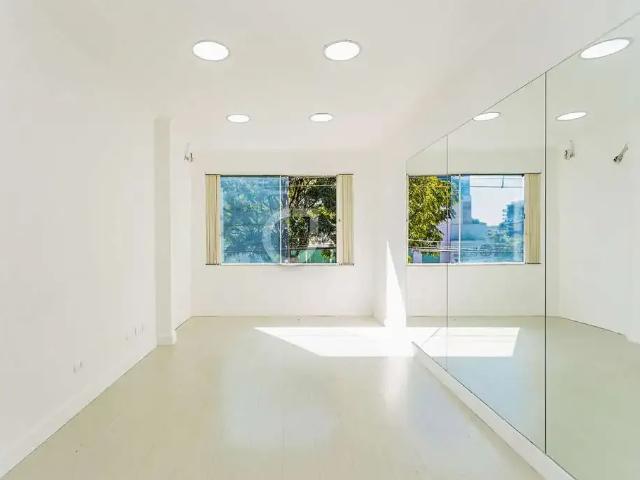 Conj. Comercial / Sala para Locação em Curitiba/PR Batel