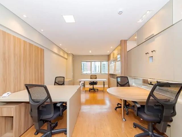 Conj. Comercial / Sala para Locação em Curitiba/PR Batel