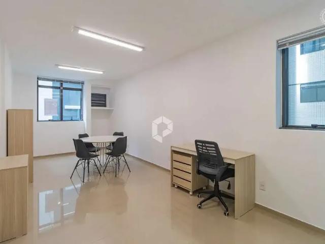 Conj. Comercial / Sala para Locação em Curitiba/PR Batel