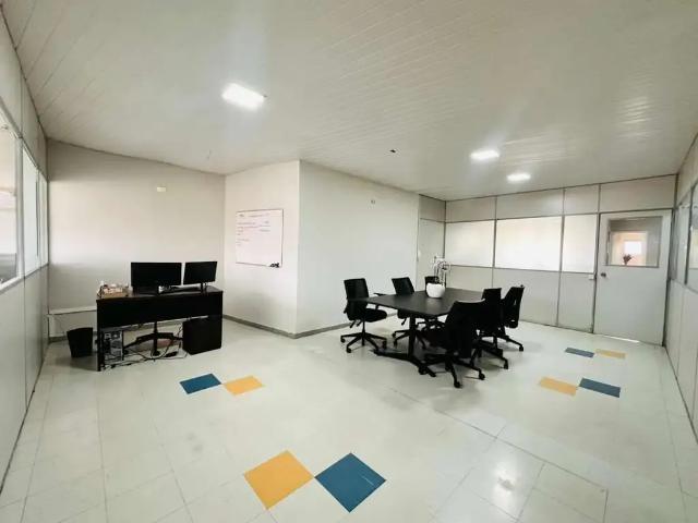 Conj. Comercial / Sala para Locação em Curitiba/PR Uberaba