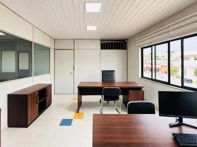 Conj. Comercial / Sala para Locação em Curitiba/PR Uberaba