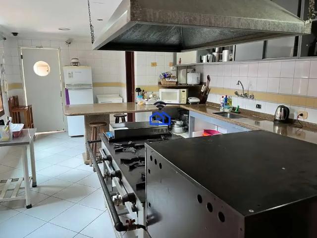 Conj. Comercial / Sala para Locação em Caraguatatuba/SP Centro