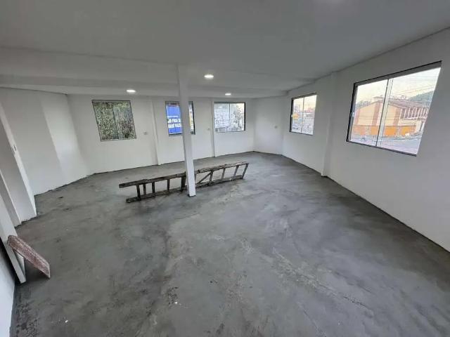 Conj. Comercial / Sala para Locação em Caraguatatuba/SP Prainha