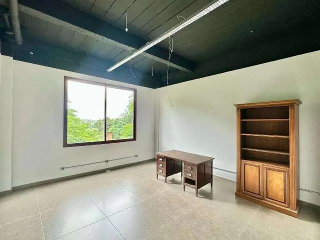 Conj. Comercial / Sala para Locação em Carapicuíba/SP Chácara São João