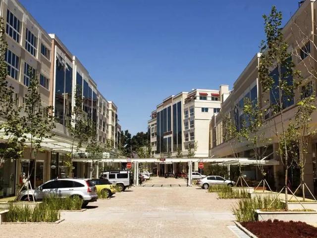 Conj. Comercial / Sala para Locação em Cotia/SP Lageadinho