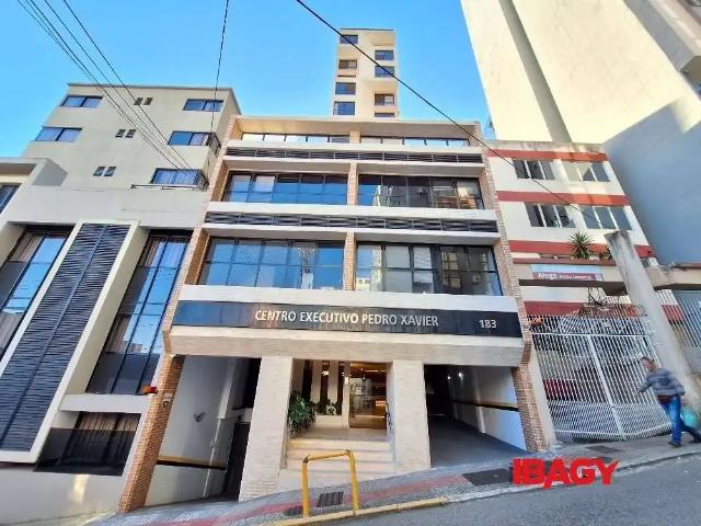 Conj. Comercial / Sala para Locação em Florianópolis/SC Centro