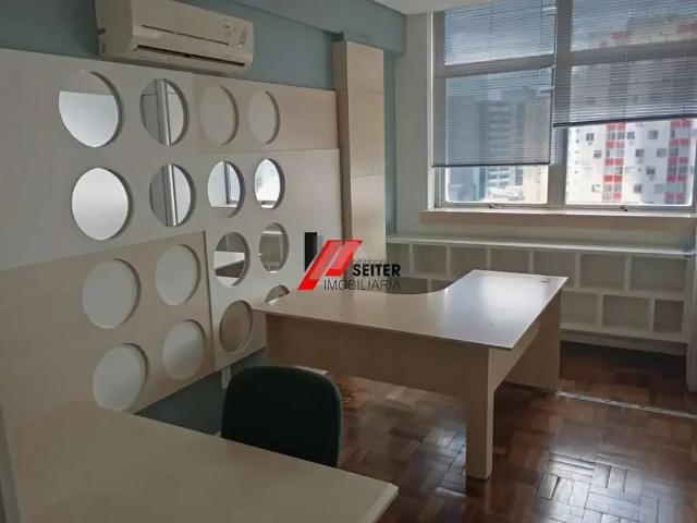 Conj. Comercial / Sala para Locação em Florianópolis/SC Centro
