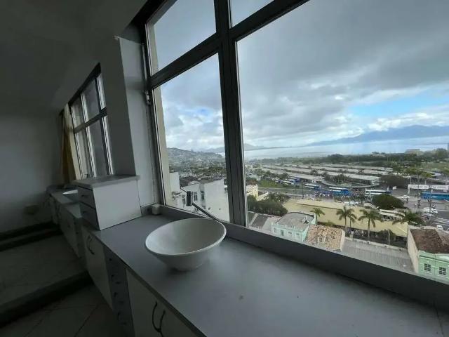 Conj. Comercial / Sala para Locação em Florianópolis/SC Centro