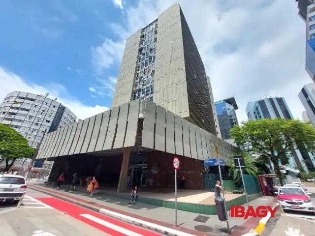 Conj. Comercial / Sala para Locação em Florianópolis/SC Centro