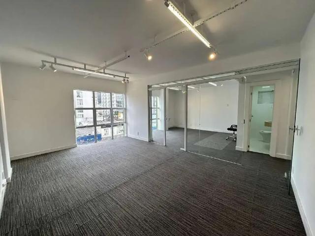 Conj. Comercial / Sala para Locação em Florianópolis/SC Centro