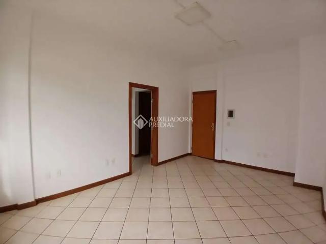 Conj. Comercial / Sala para Locação em Florianópolis/SC Centro