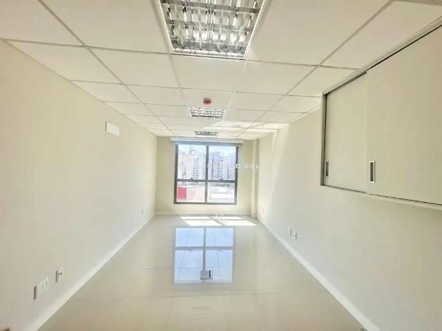 Conj. Comercial / Sala para Locação em Florianópolis/SC Centro