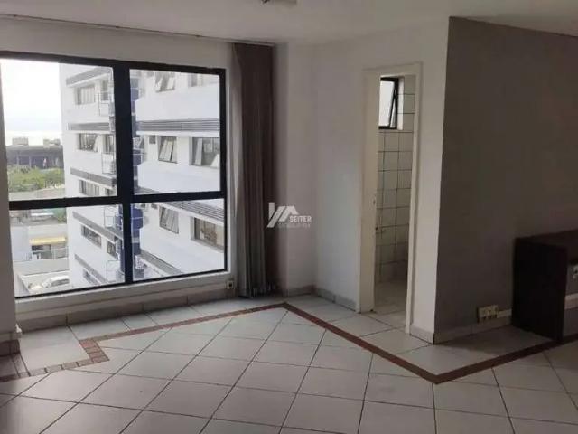 Conj. Comercial / Sala para Locação em Florianópolis/SC Centro