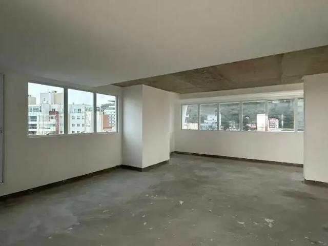 Conj. Comercial / Sala para Locação em Florianópolis/SC Centro