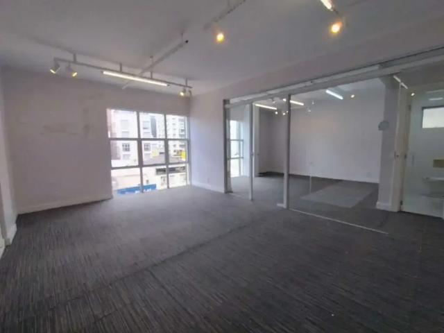 Conj. Comercial / Sala para Locação em Florianópolis/SC Centro
