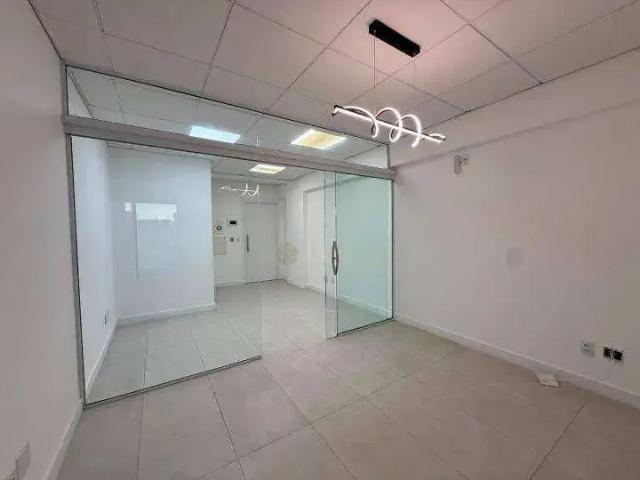 Conj. Comercial / Sala para Locação em Florianópolis/SC Estreito