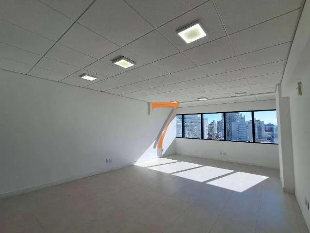 Conj. Comercial / Sala para Locação em Florianópolis/SC Estreito